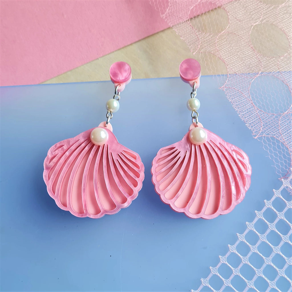 Pink clam shell Barbie inspired dangle earrings – Clutch